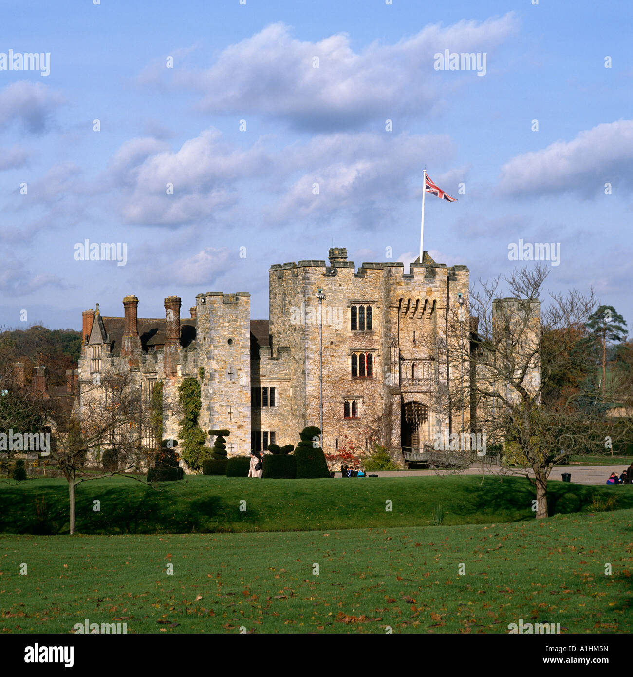 Medieval castle moat drawbridge hi-res stock photography and images - Alamy