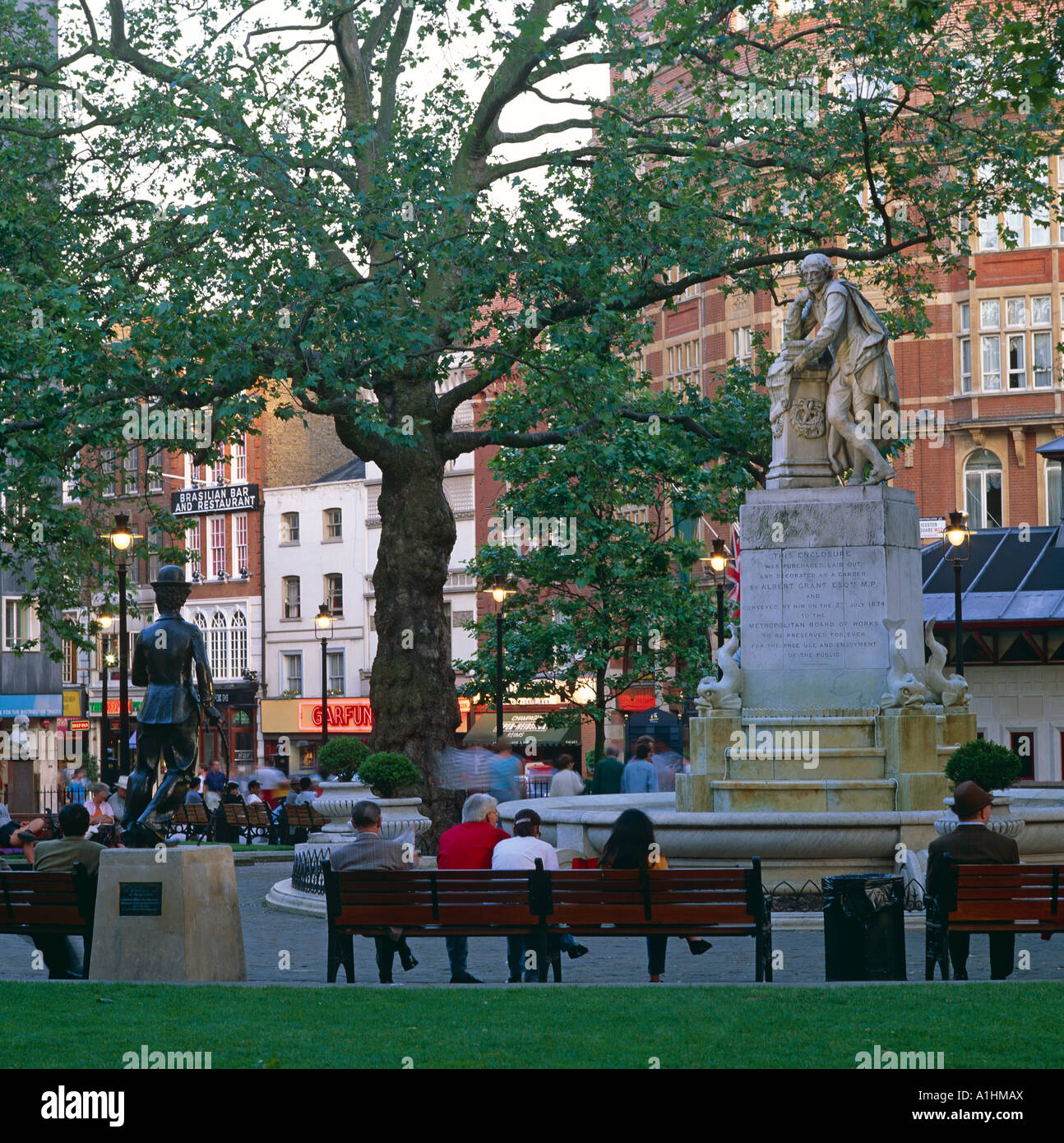 Charlie chaplin leicester square hi-res stock photography and images ...