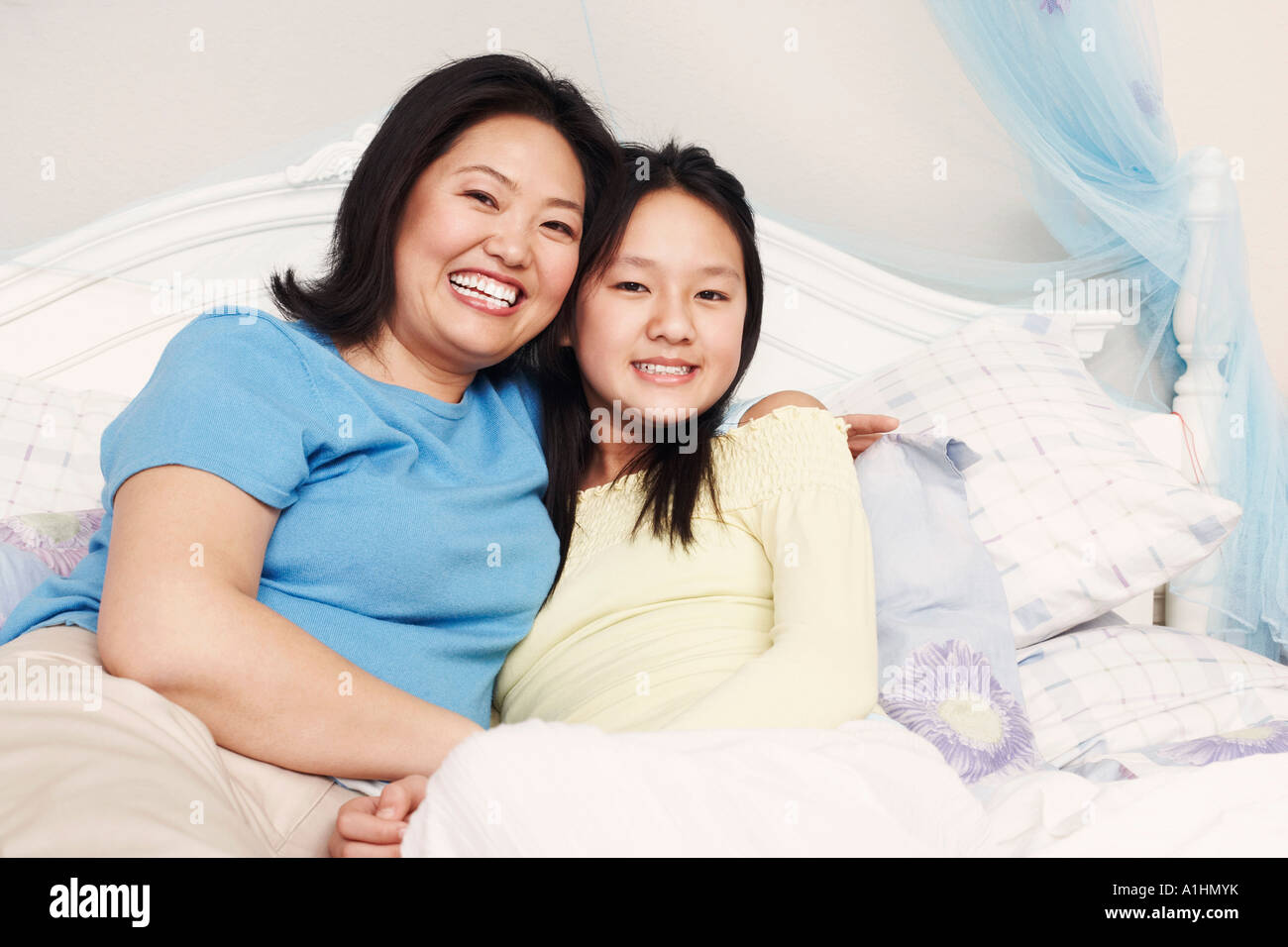 Portrait of a mother and her daughter smiling Stock Photo - Alamy