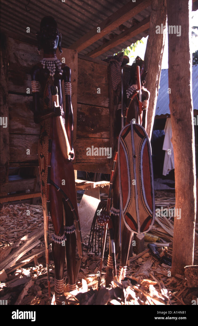 African wood carver kenya hi-res stock photography and images - Alamy