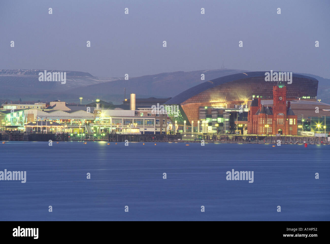 Cardiff bay at night hi-res stock photography and images - Alamy