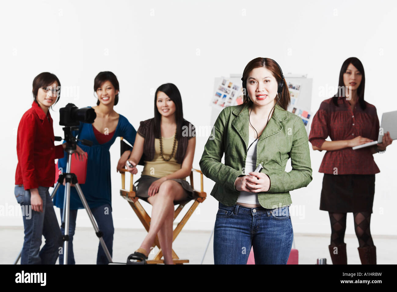 People sit on tripod hi-res stock photography and images - Alamy