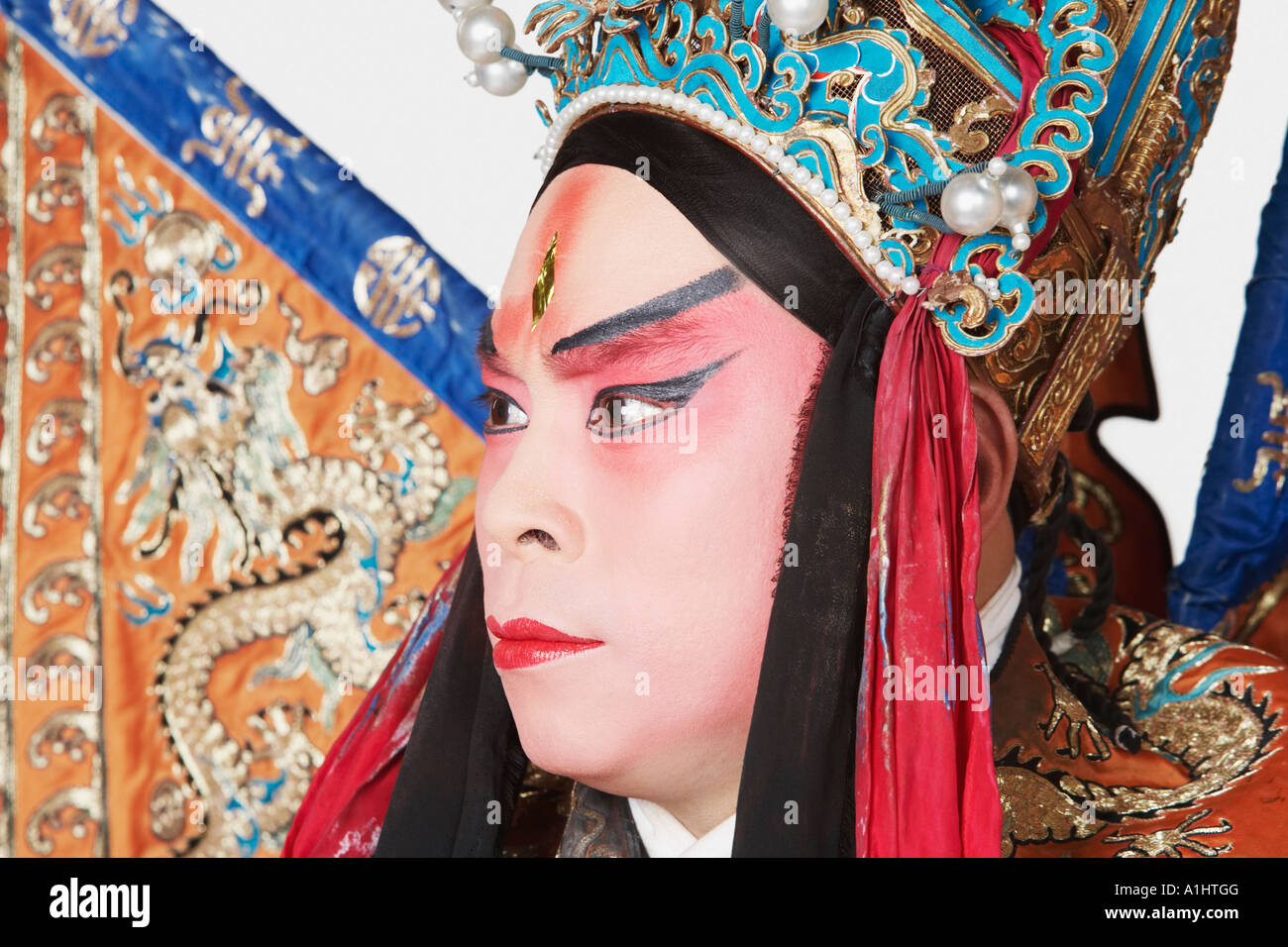 Close-up of a male Chinese opera performer Stock Photo - Alamy