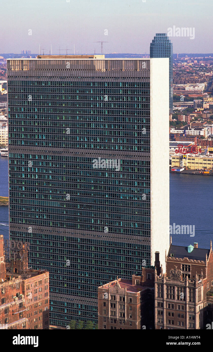 High rise of the un secretariat hi-res stock photography and images - Alamy
