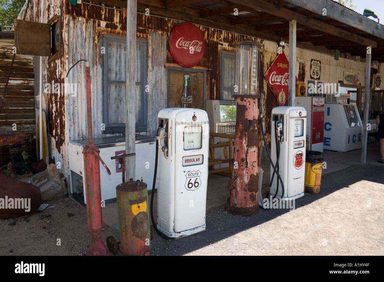 Rusty gas station on route 66 Stock Photo - Alamy