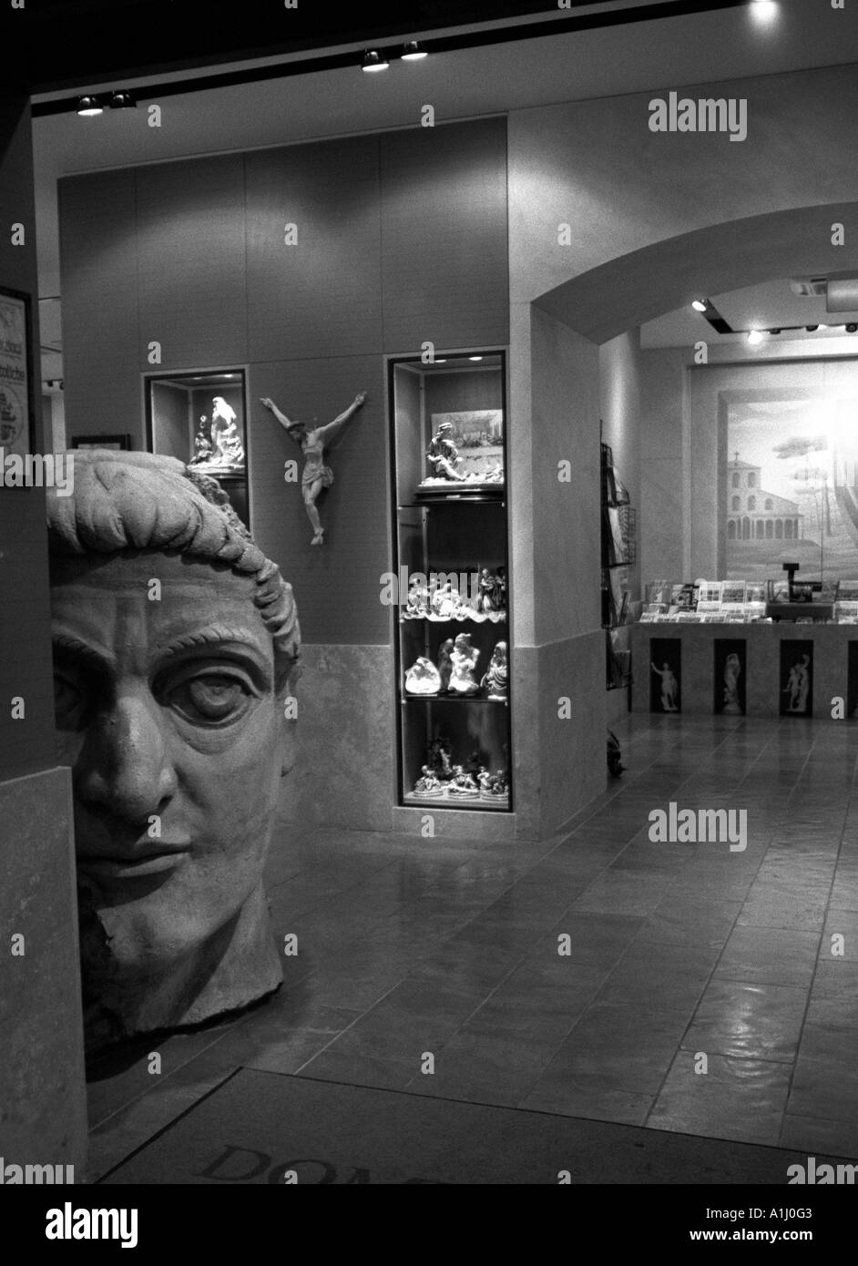 Typical shop scene in Rome Europe Stock Photo - Alamy