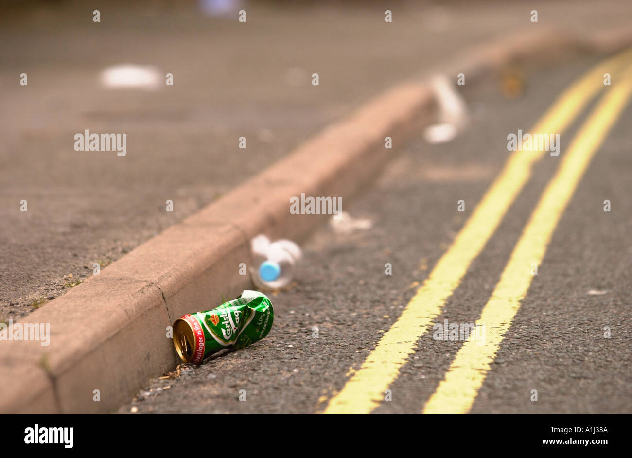Littered streets hi-res stock photography and images - Alamy