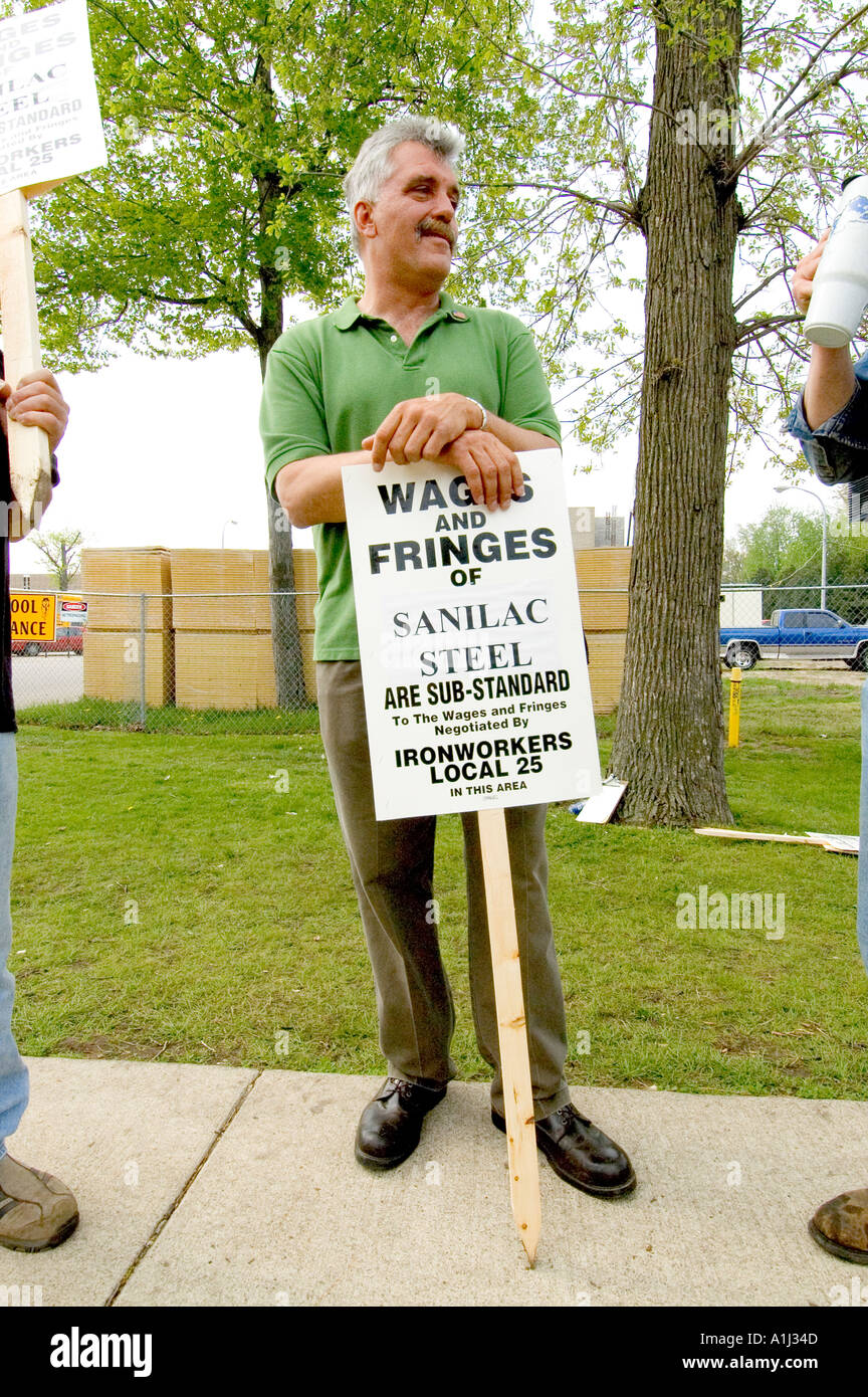 Construction workers on strike hi-res stock photography and images - Alamy