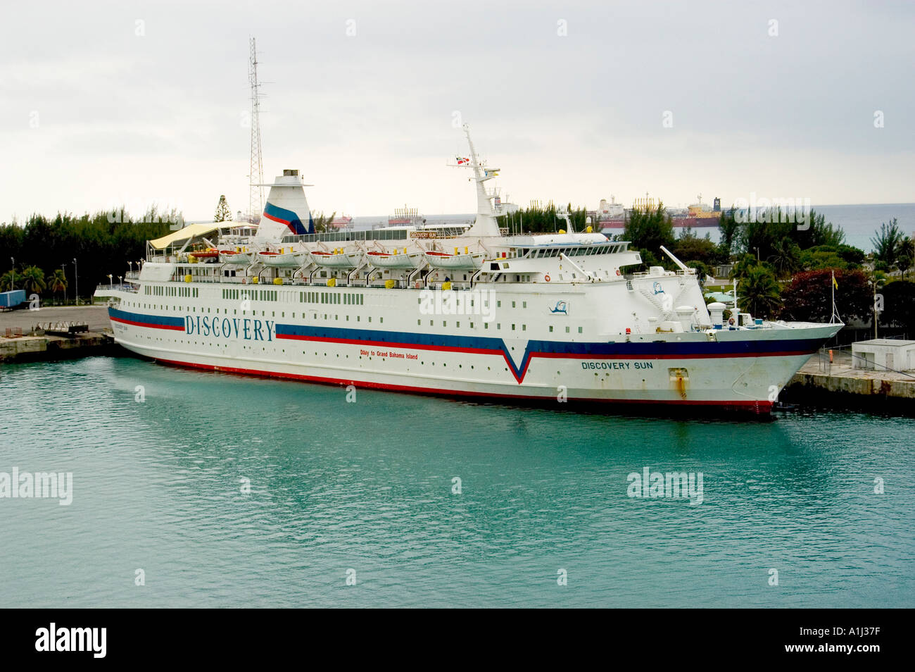The cruise ship Discovery stops at Nassau in the Grand Bahama Islands ...