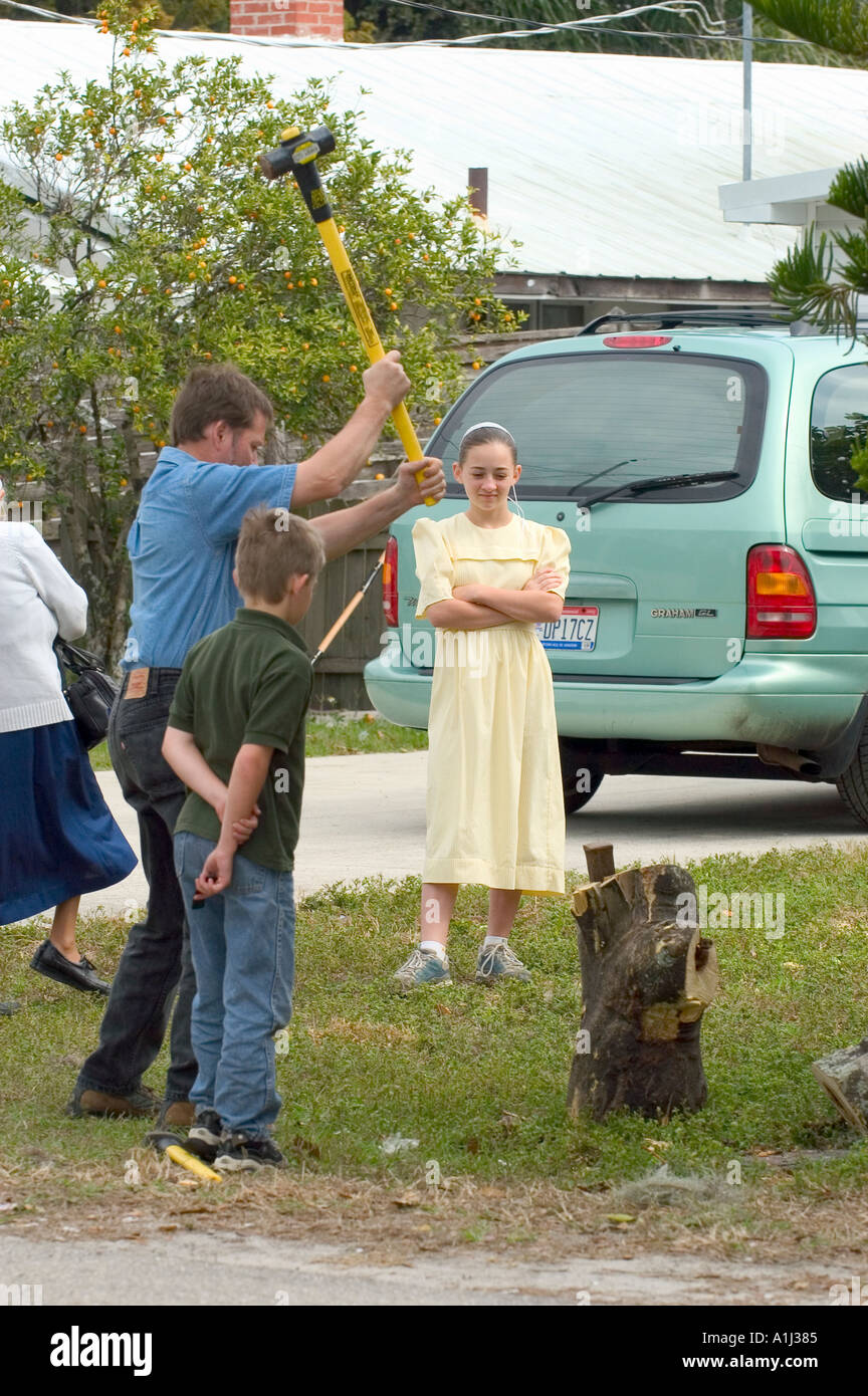 Amish activities at their winter quarters at Pinecraft Village Sarasota ...