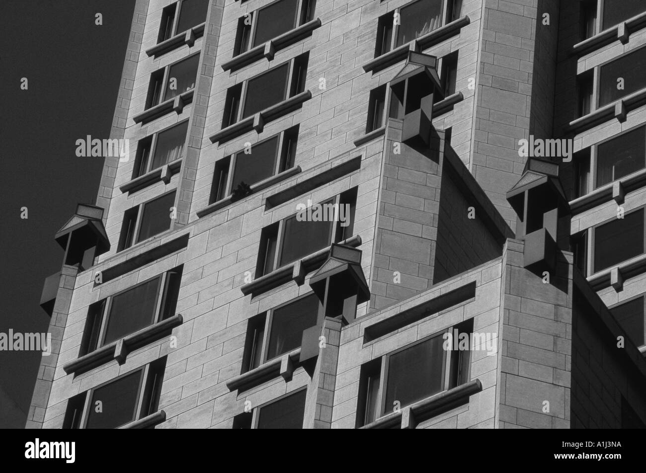 AHP75967 Black and white architecture windows of New York building USA ...