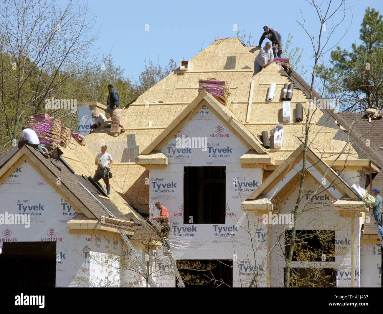 Roofing crew hi-res stock photography and images - Alamy