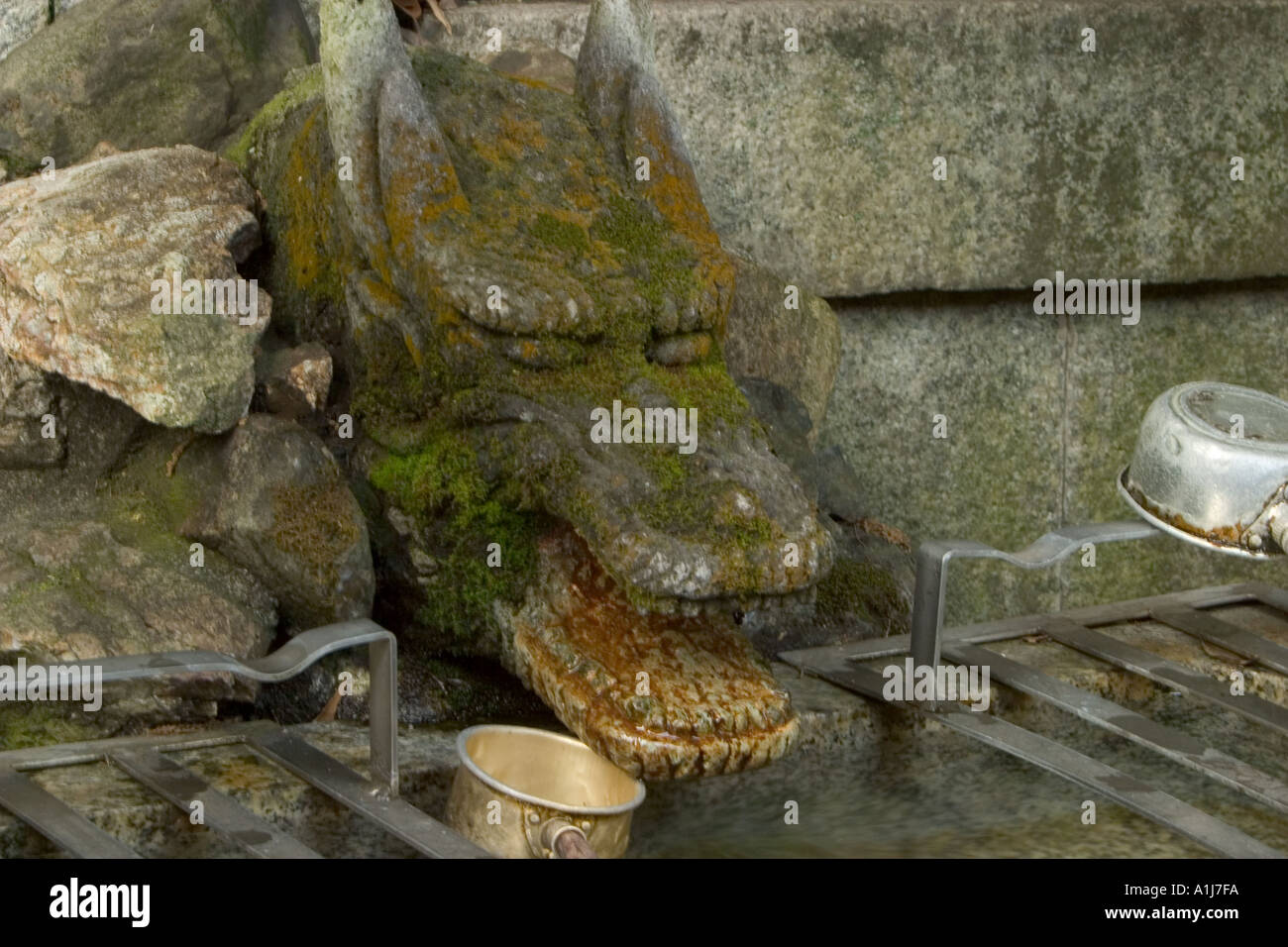 Fox Spirit Fountain in Fushimi Inari Taisha Kyoto Stock Photo - Alamy