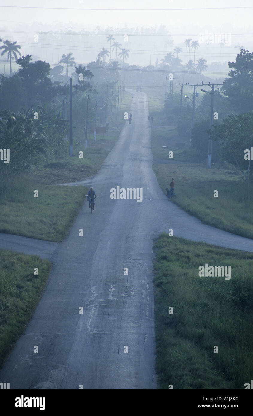 Cuban road crossing hi-res stock photography and images - Alamy