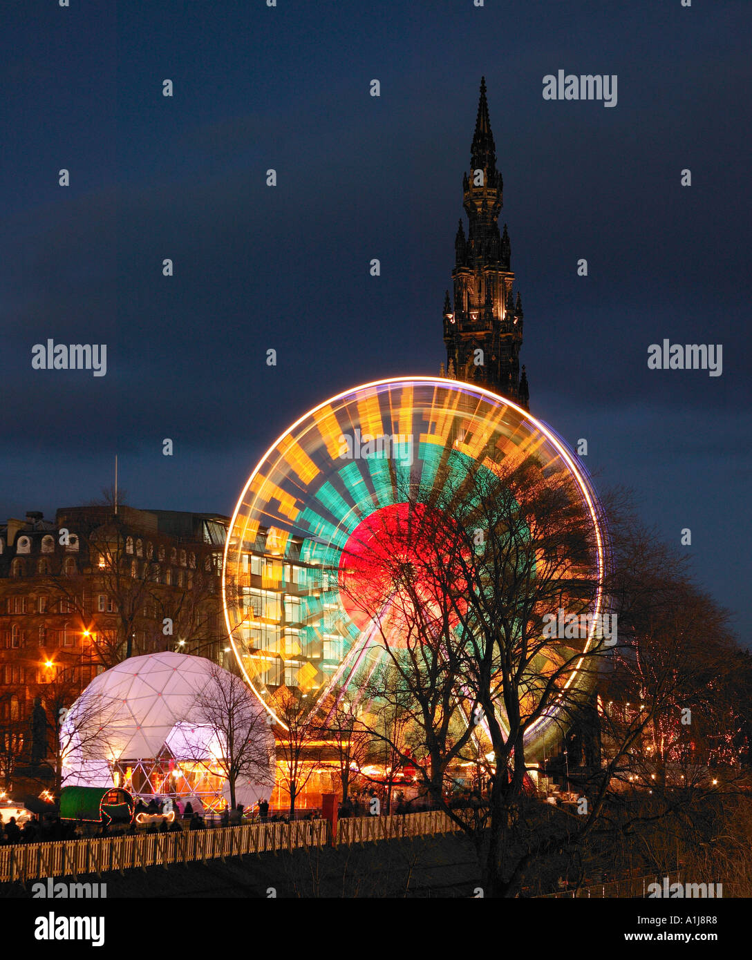 Visit scottish fun fair scottish city centre hi-res stock photography ...