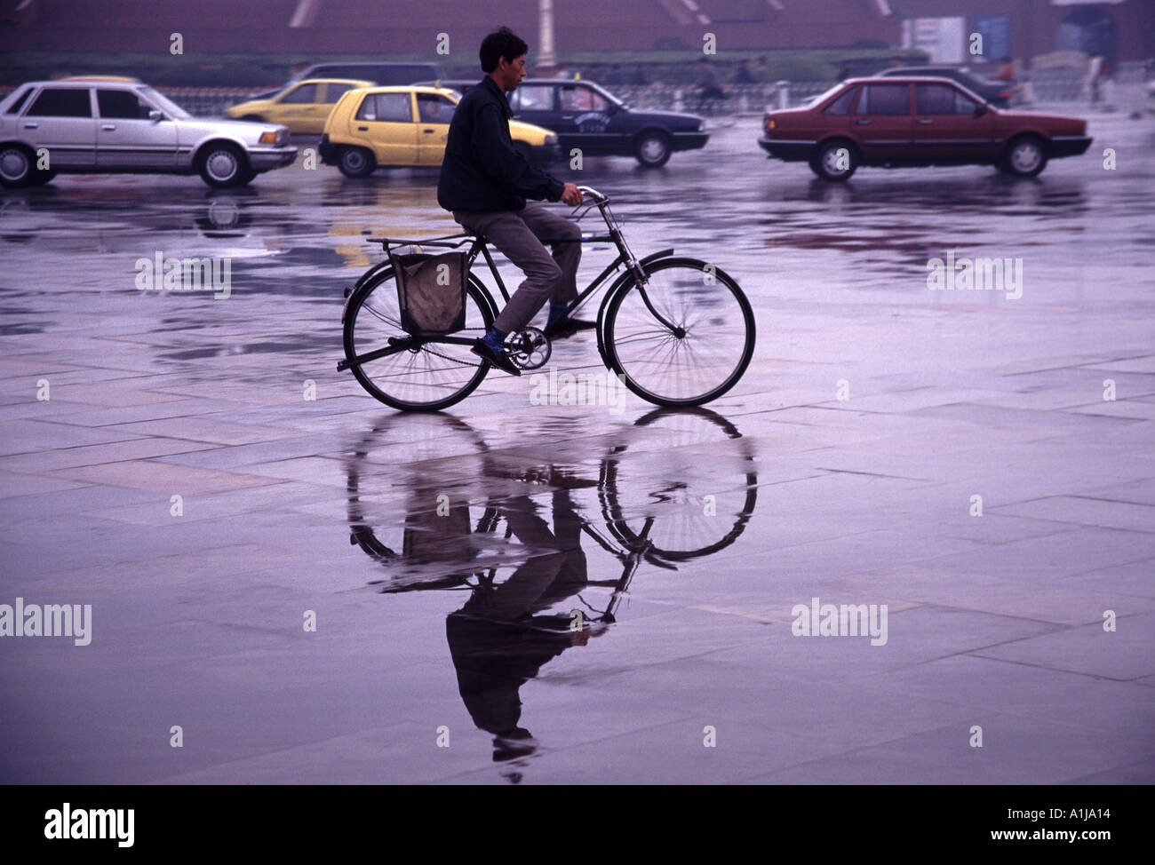 China rain and cycle hi-res stock photography and images - Alamy