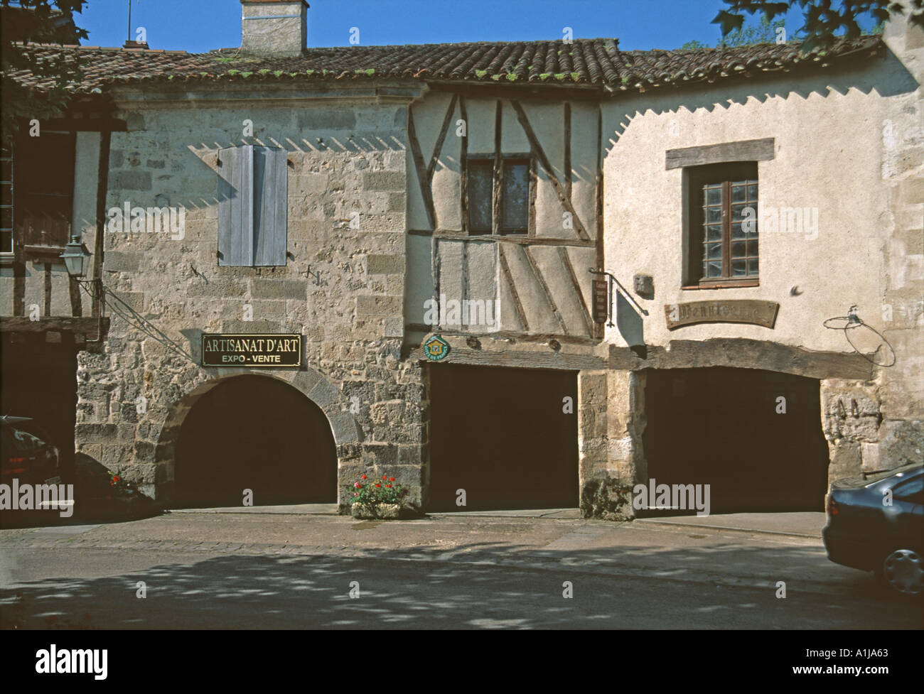 Shaded arcades hi-res stock photography and images - Alamy