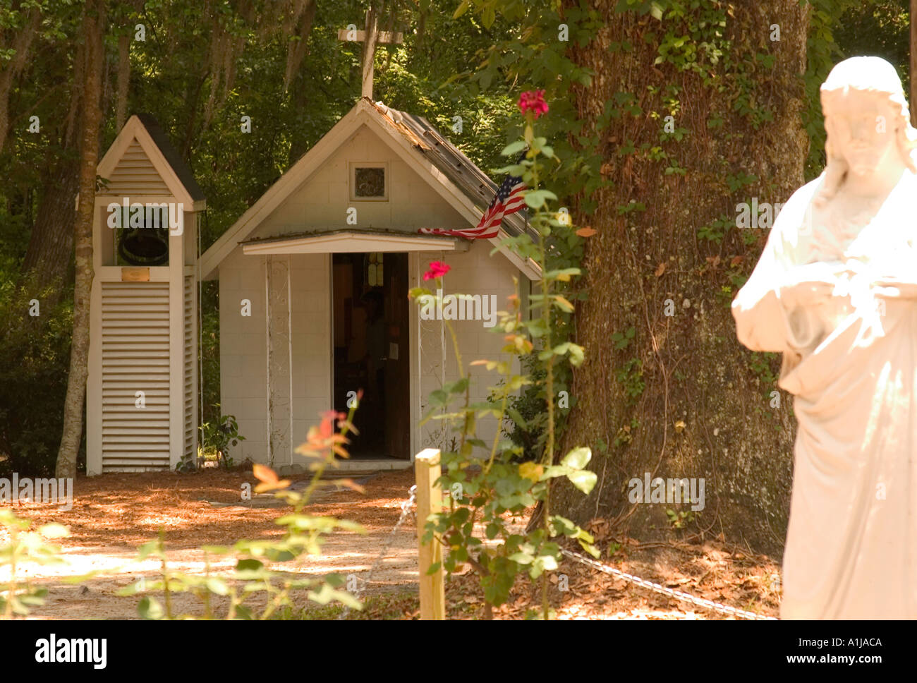 Smallest Church in America, Christ's Chapel, a quaint roadside chapel ...