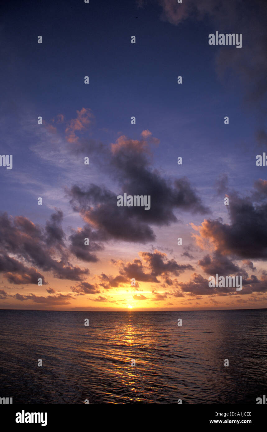 Great barrier reef sunset hi-res stock photography and images - Alamy