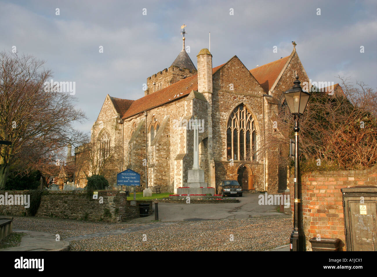 Church middle ages hi-res stock photography and images - Alamy