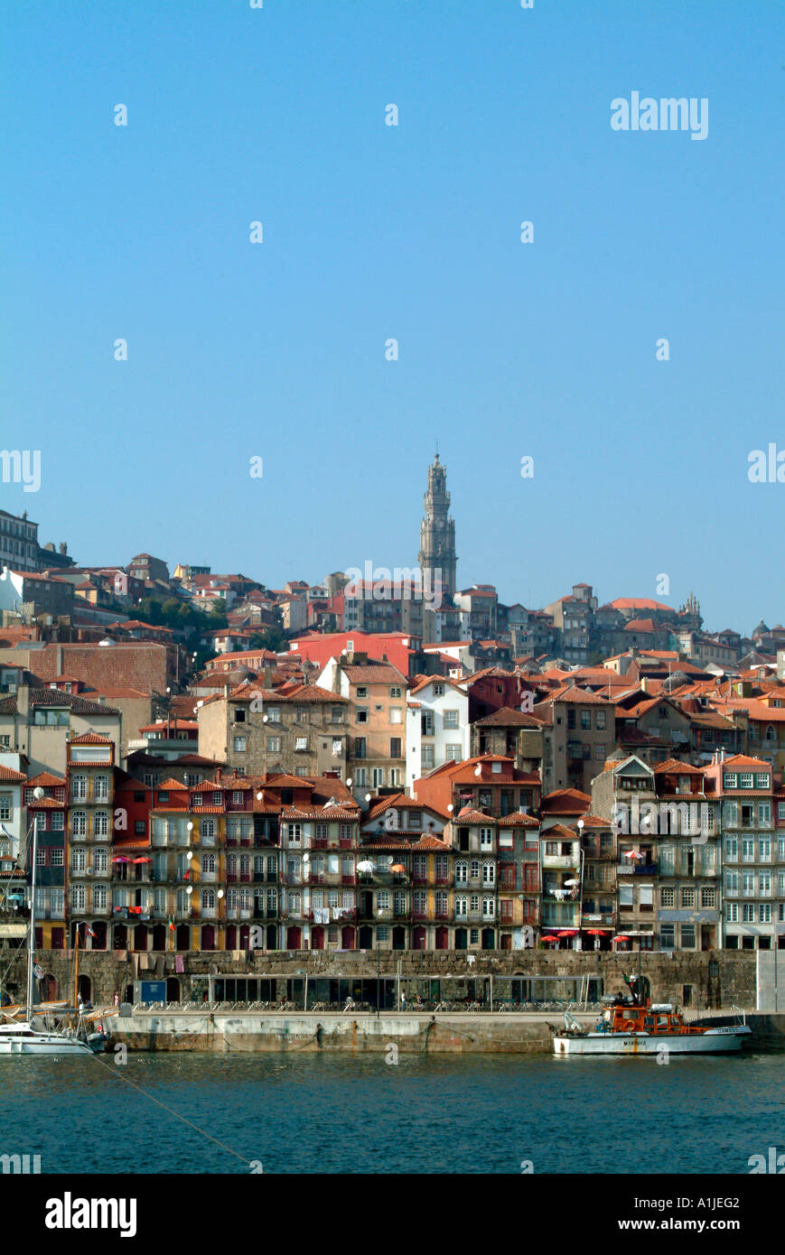 Riverside cafes restaurants and houses on the Porto Skyline Stock Photo ...