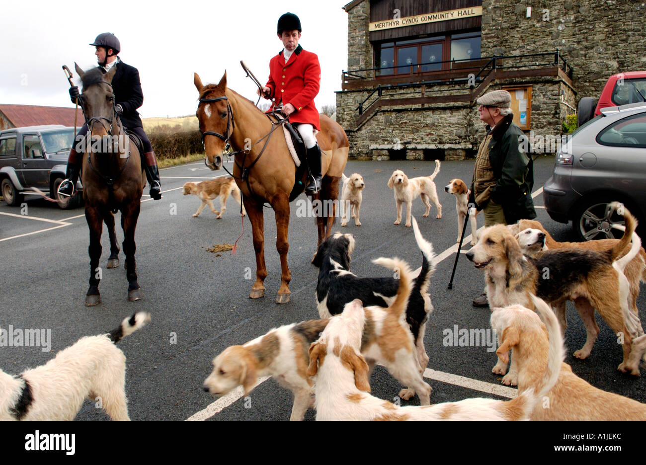 Brecon and Talybont Hunt assemble at Upper Chapel Powys Wales UK GB ...
