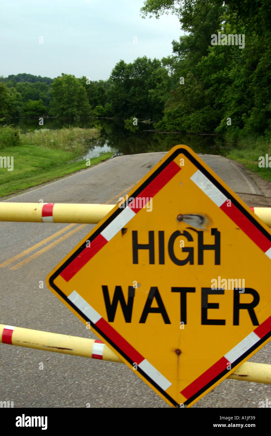 Do not use water on fire sign hi-res stock photography and images - Alamy