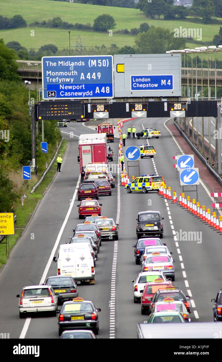 Police roadblock to divert fuel tax protest slow moving convoy off the ...