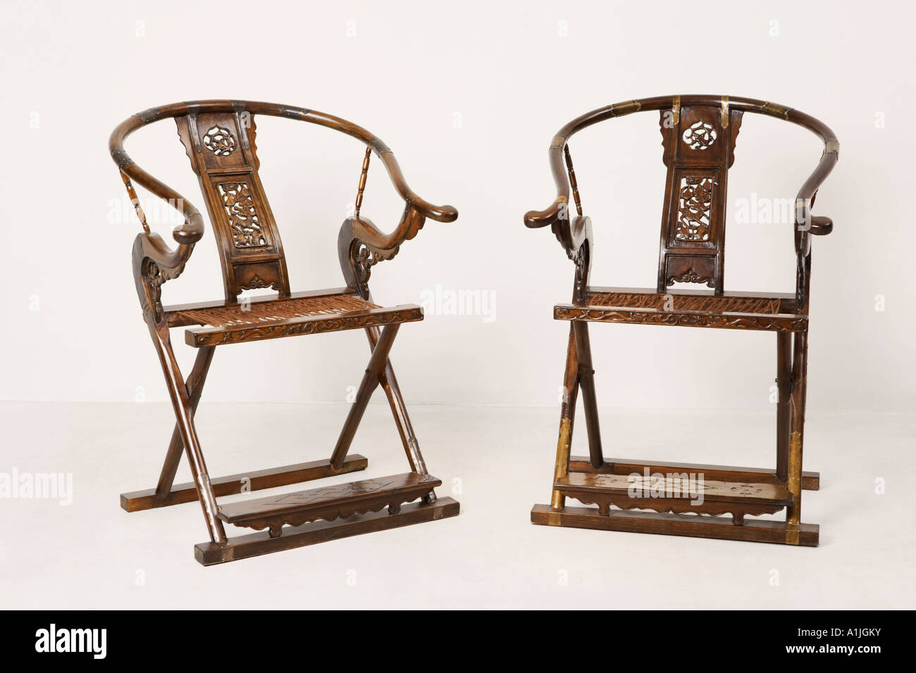 Old folding chairs hi-res stock photography and images - Alamy