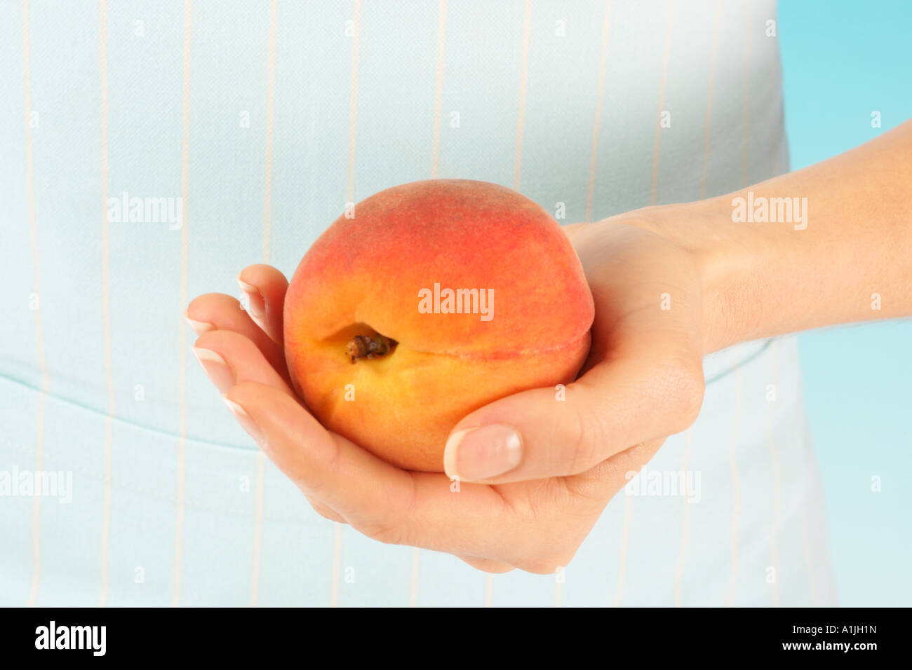 WOMAN HOLDING PEACH Stock Photo - Alamy