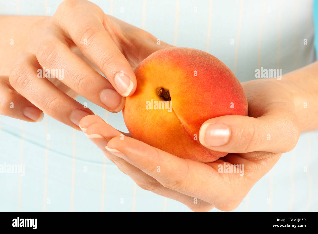 WOMAN HOLDING PEACH Stock Photo - Alamy