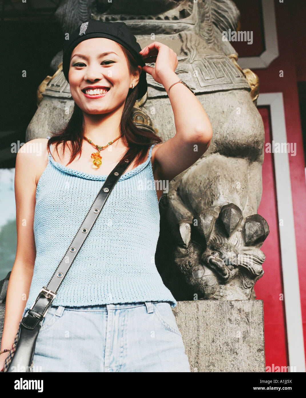 Sculpture posing females hi-res stock photography and images - Alamy