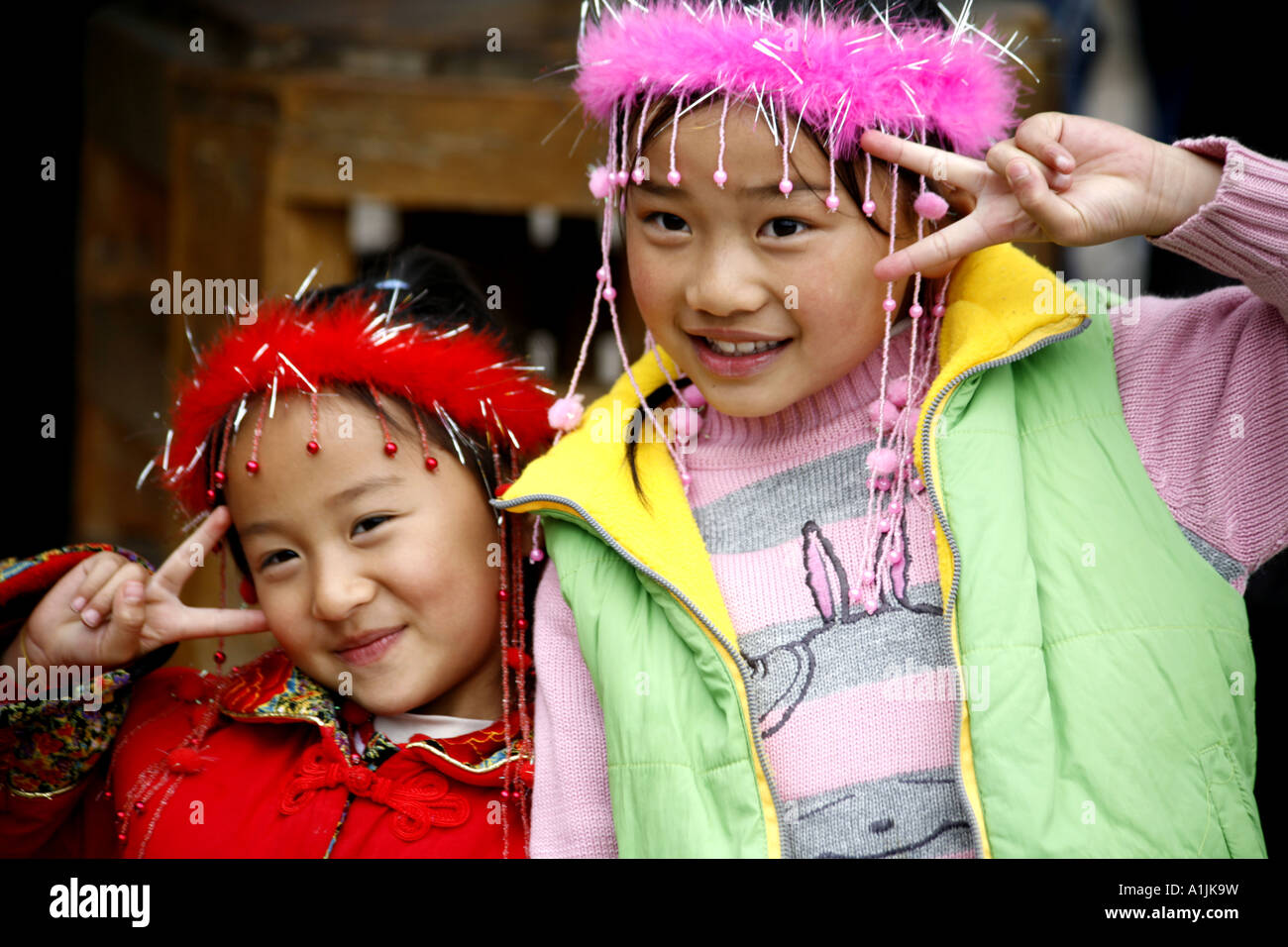 Chinese girls posing hi-res stock photography and images - Alamy
