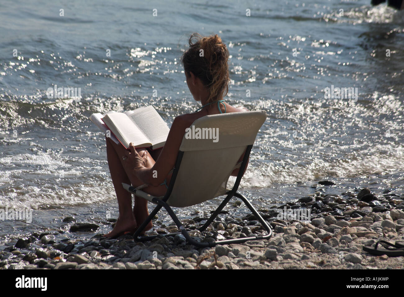 Reading waves hi-res stock photography and images - Alamy