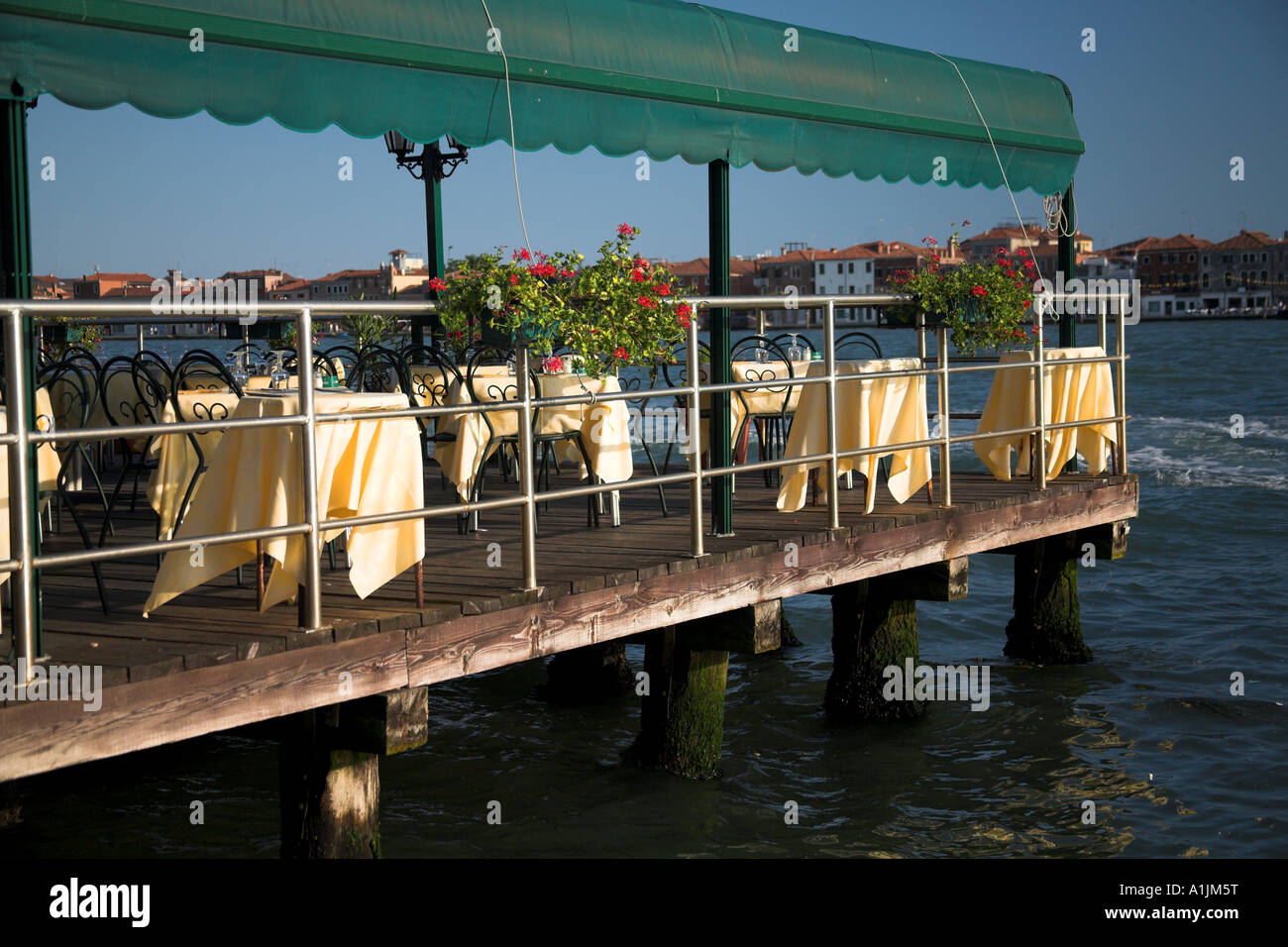 Riverside dinner table hi-res stock photography and images - Alamy