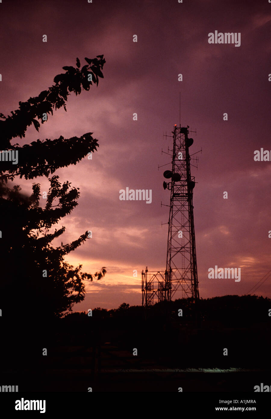 Telephone relay tower hi-res stock photography and images - Alamy