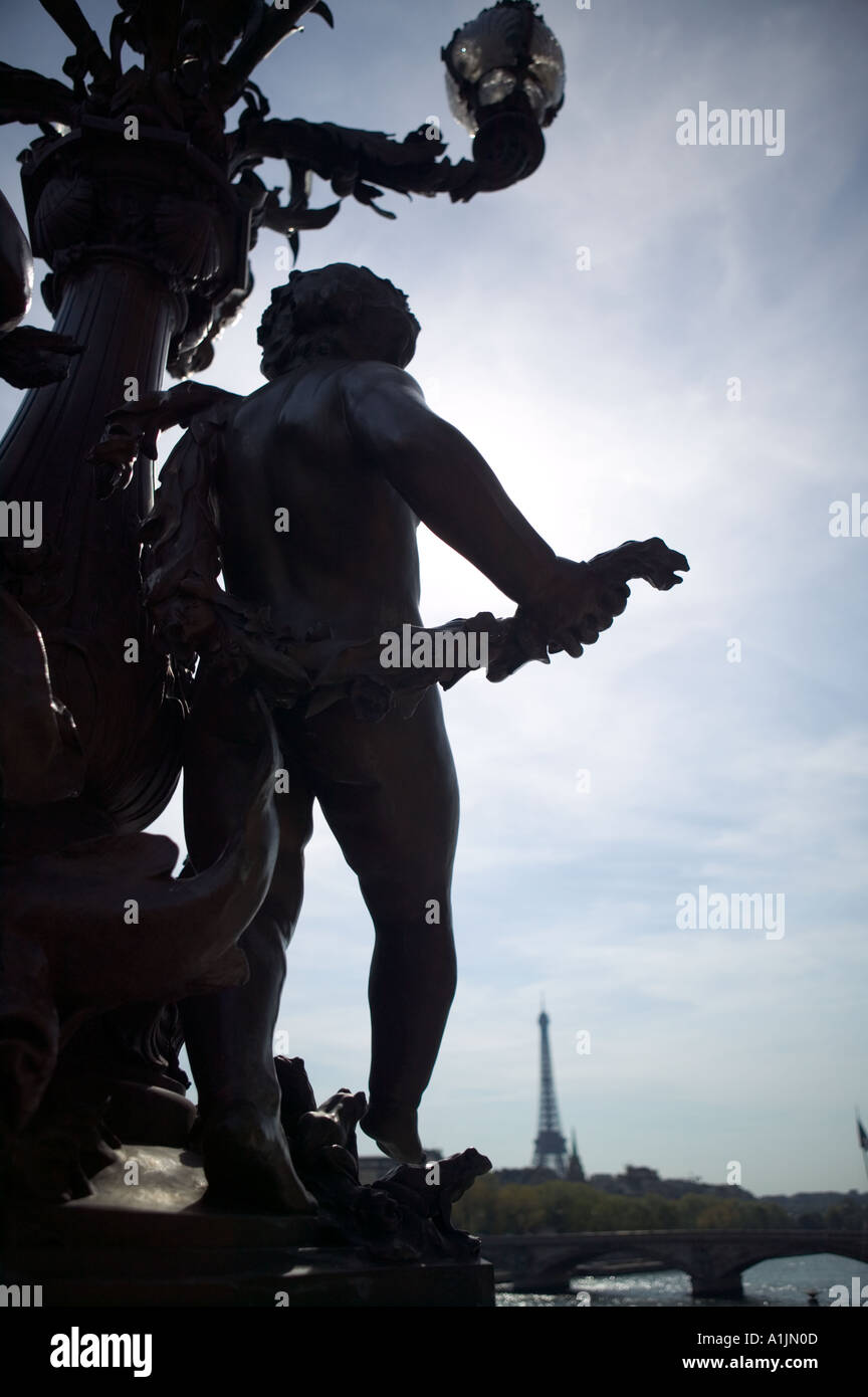 Eiffel tower and pont alexandre 111 hi-res stock photography and images ...