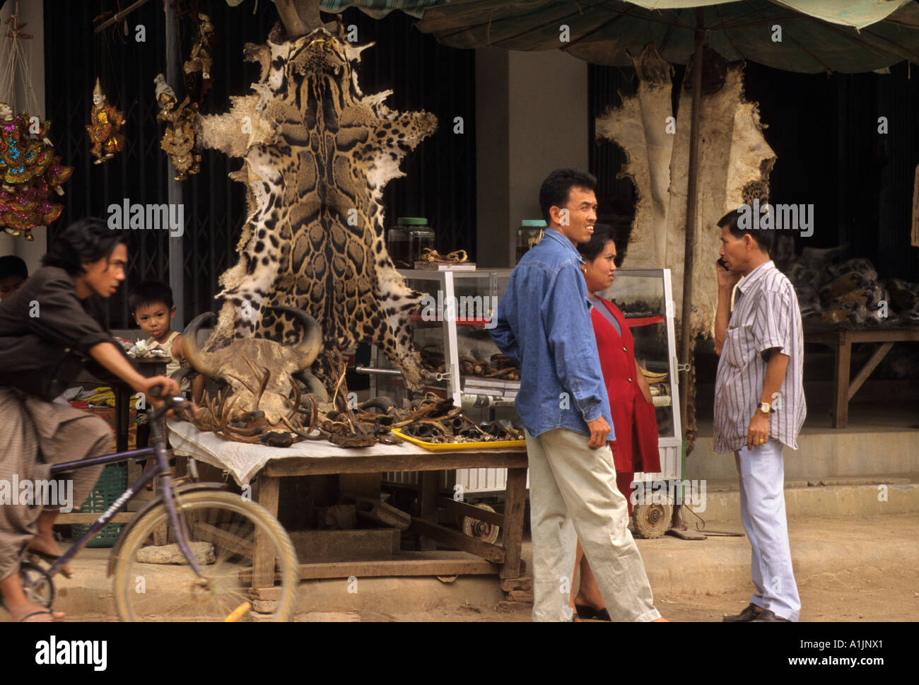Tachilek market hi-res stock photography and images - Alamy
