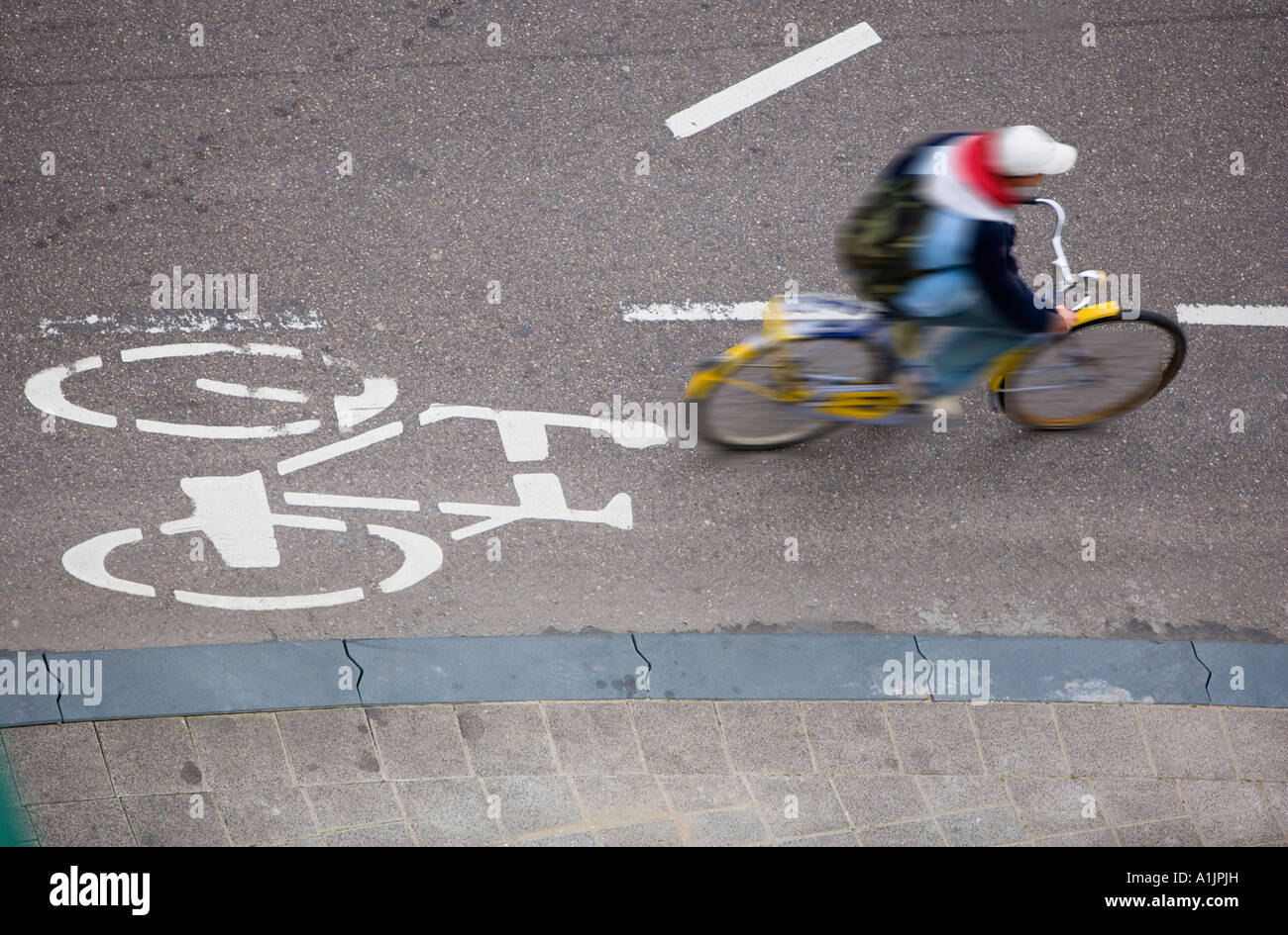 Speeding cyclist cycle lane hi-res stock photography and images - Alamy