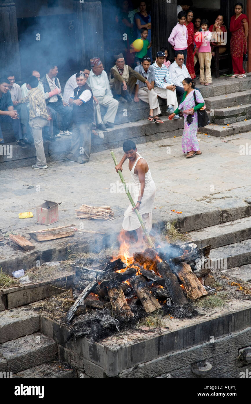 Sunset cremation of body next to the holy Baymati River Stock Photo - Alamy