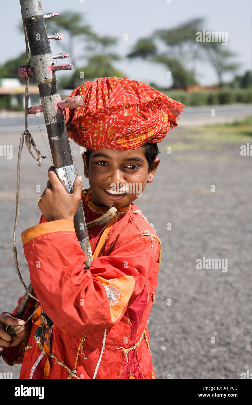 Model Release 371 Indian musician playing the Sarangi in Rajasthan ...