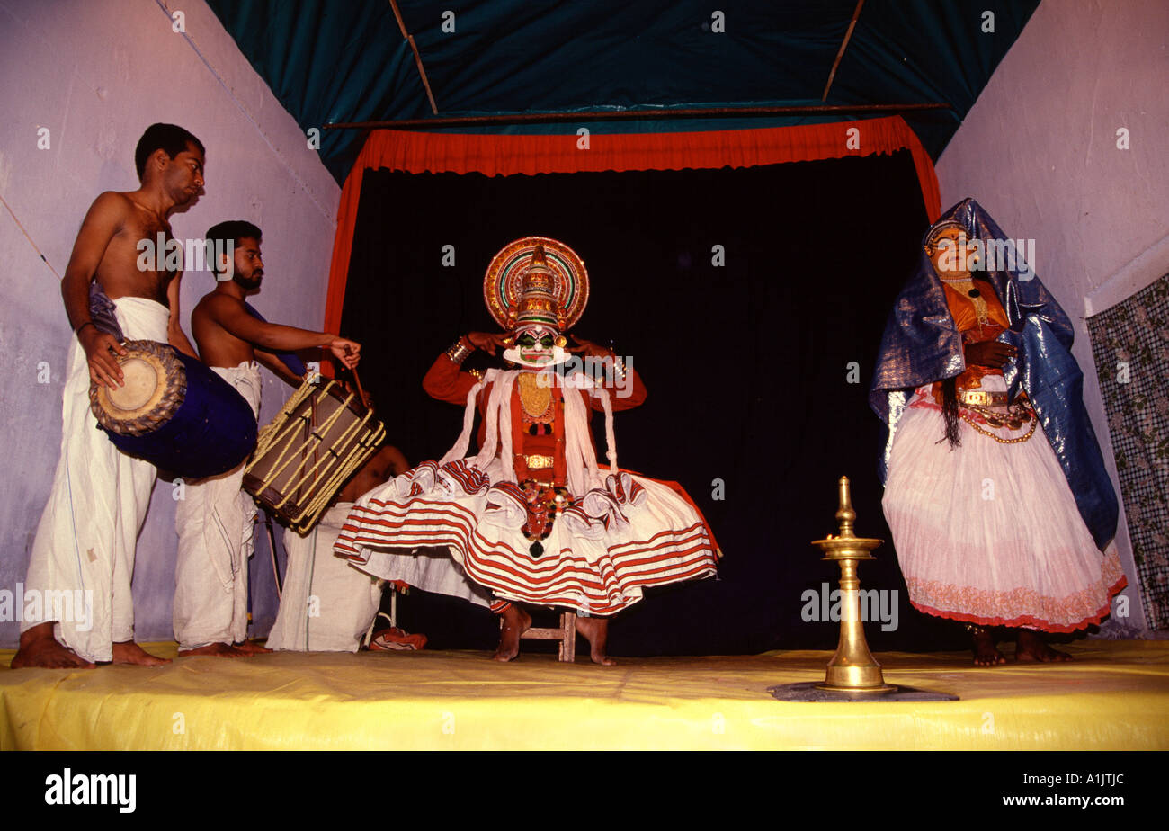 Kathakali traditional dance-theater performance at Kerala Kathakali ...