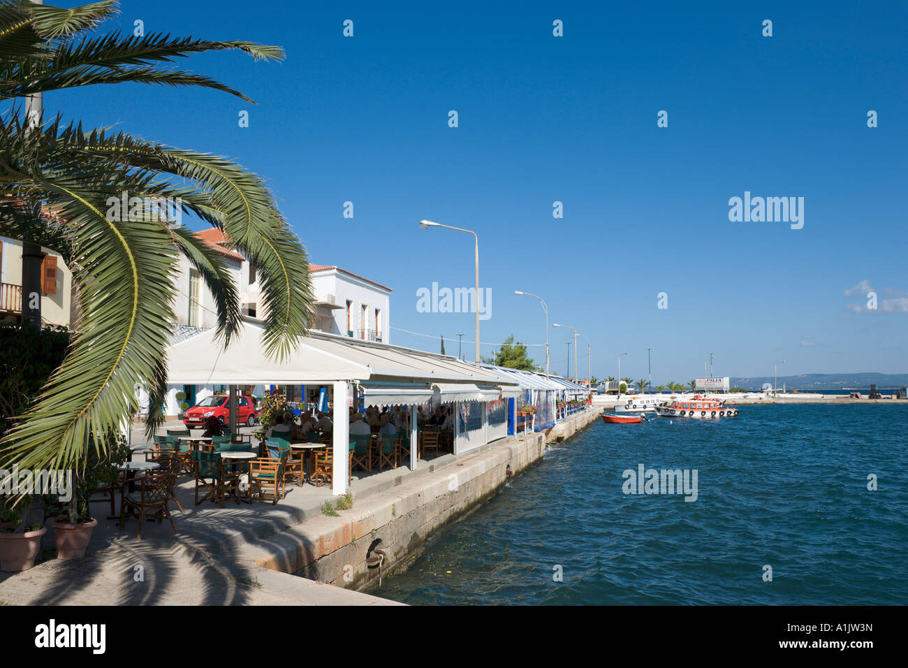 Seafront taverna in the harbour at Pylos, near Yialova, Messinia ...