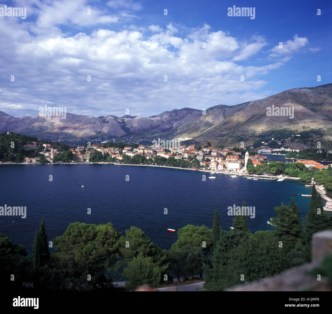 Cavat hi-res stock photography and images - Alamy