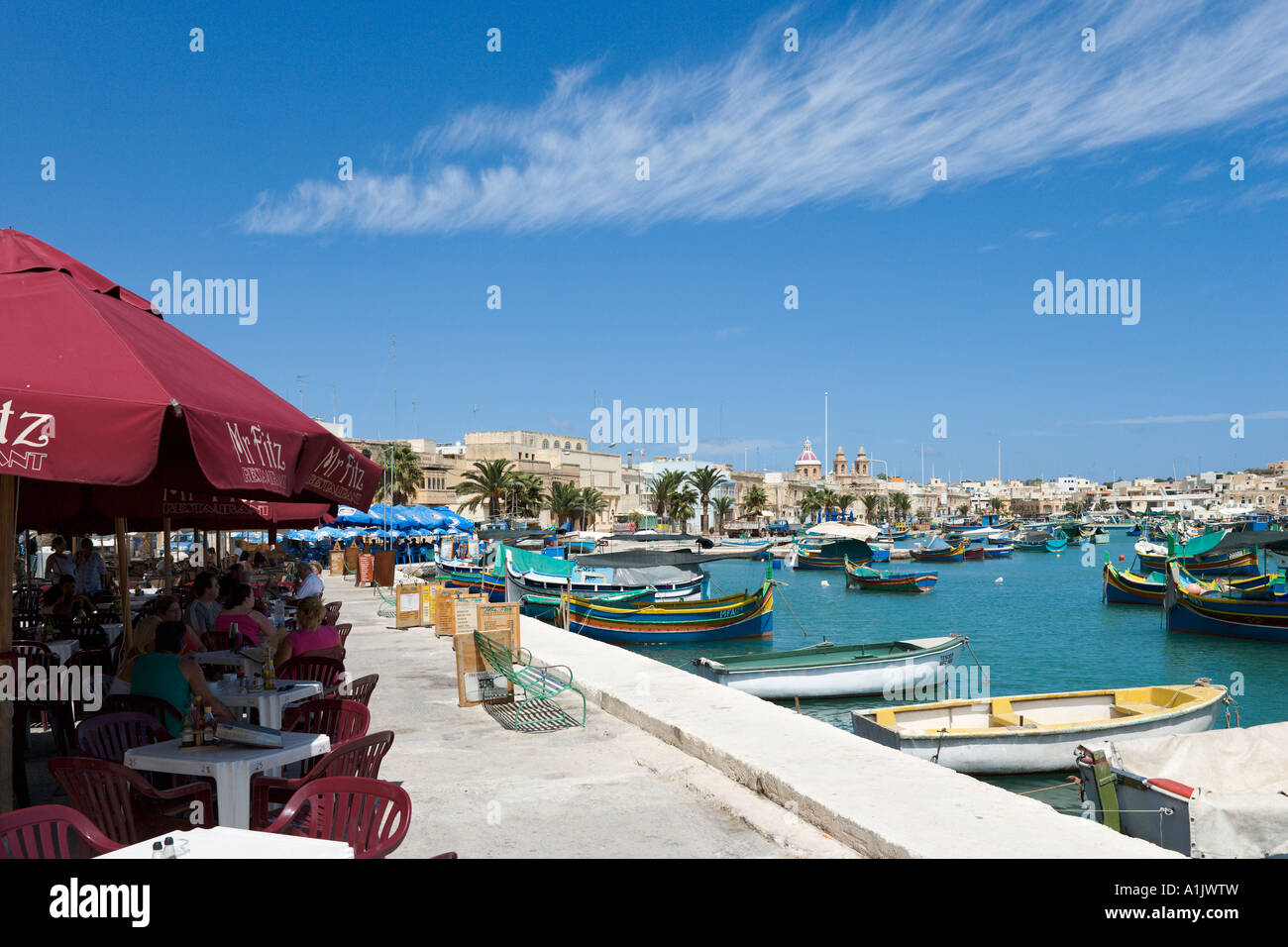 Restaurants cafe cafe bar fishing hi-res stock photography and images ...