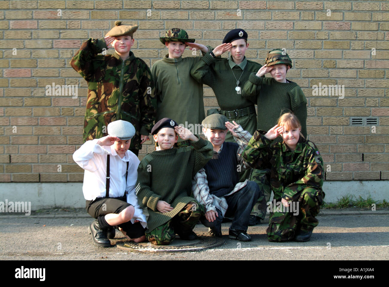 army kids saluting Stock Photo - Alamy