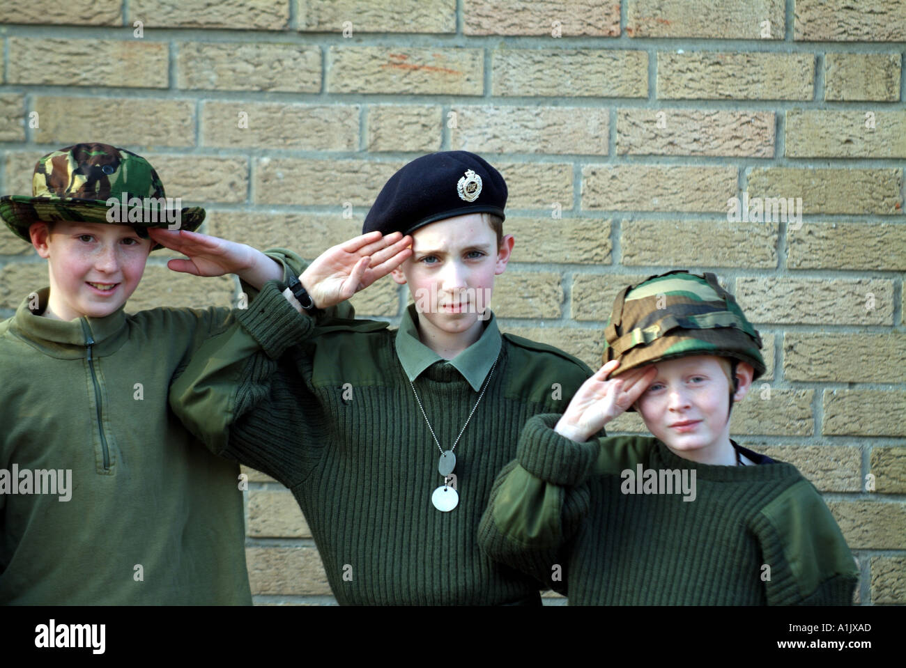 Kids saluting hi-res stock photography and images - Alamy