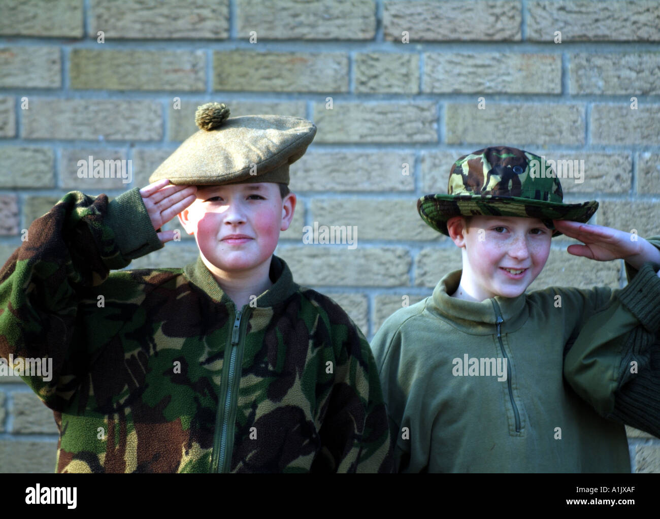 Kids saluting hi-res stock photography and images - Alamy