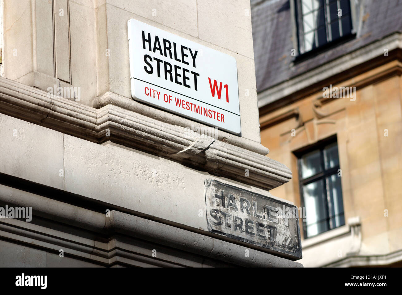 Harley street sign hi-res stock photography and images - Alamy