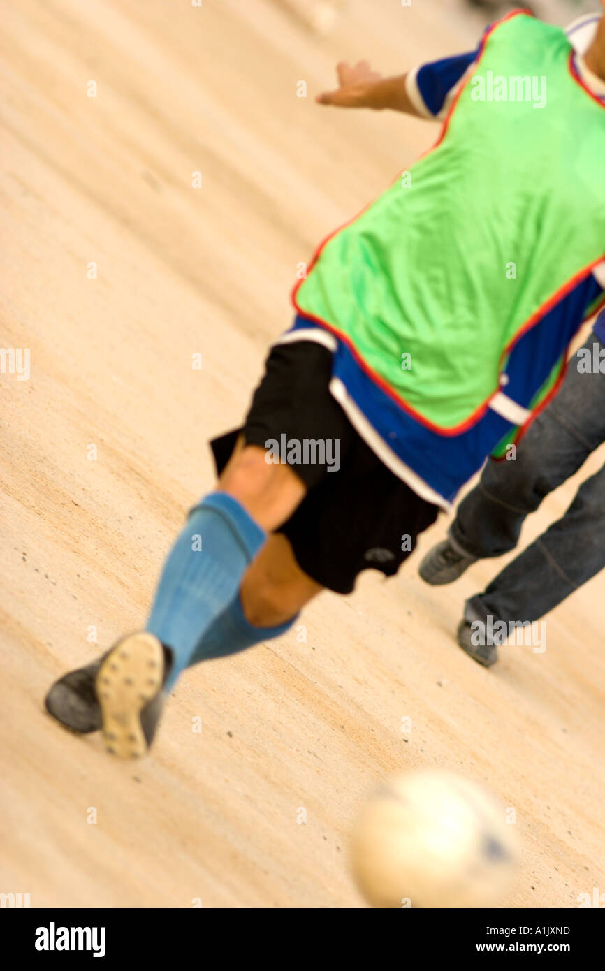 Soccer players in action hi-res stock photography and images - Alamy
